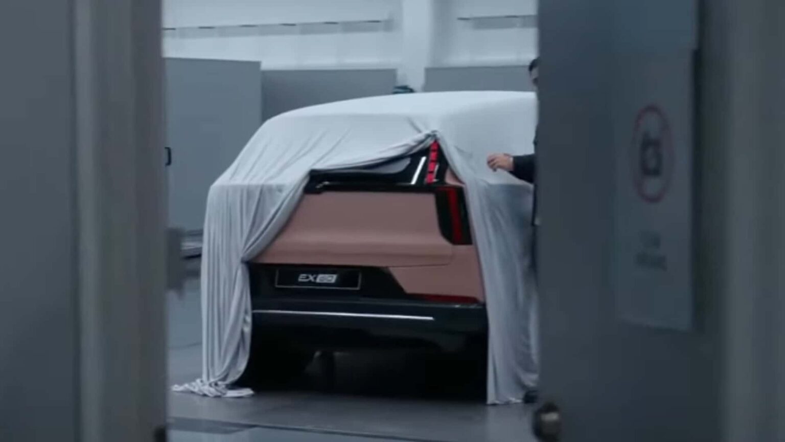 Volvo EX60 el-SUV sætter ny standard – men til gammel pris | Ev-news